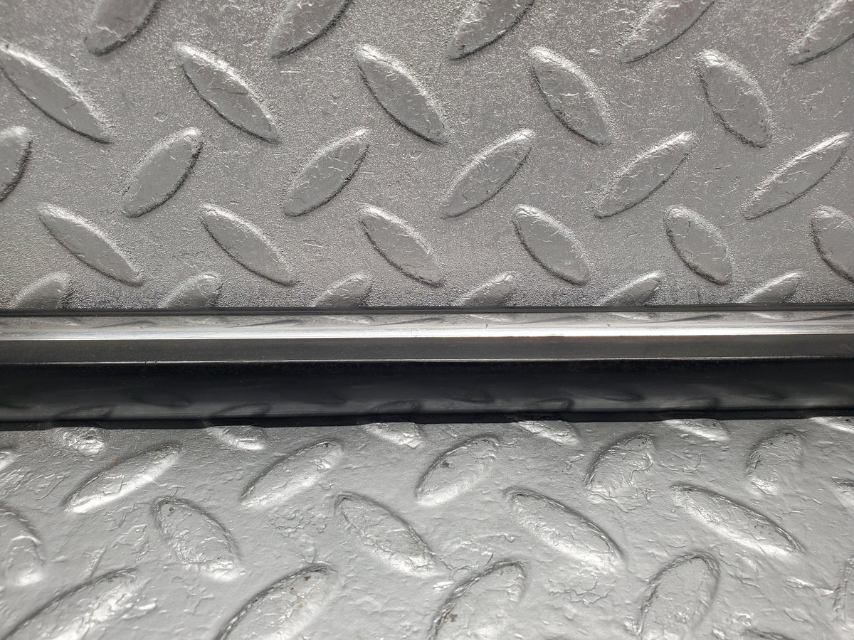 2171 Mercedes-Benz W116 350SE Front Right Door Centre Moulding Trim ...